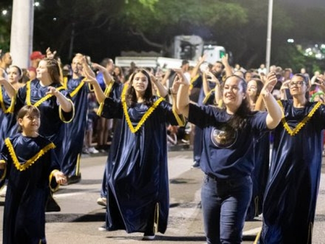 Alunos de pedagogia apresentam Parada de Natal em LIBRAS - Jornal Mais ...